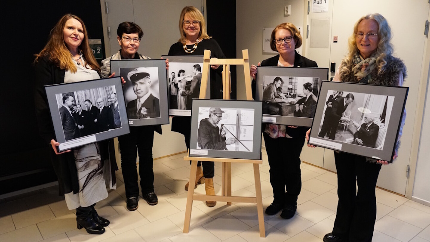 Kansan Sivistysrahasto lahjoitti Turun yliopistolle seitsemän valokuvaa ...