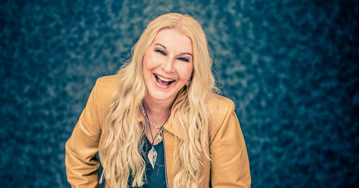 Helena Åhman aloittaa Suomen ensimmäisenä keskusteluälykkyyden ja ...